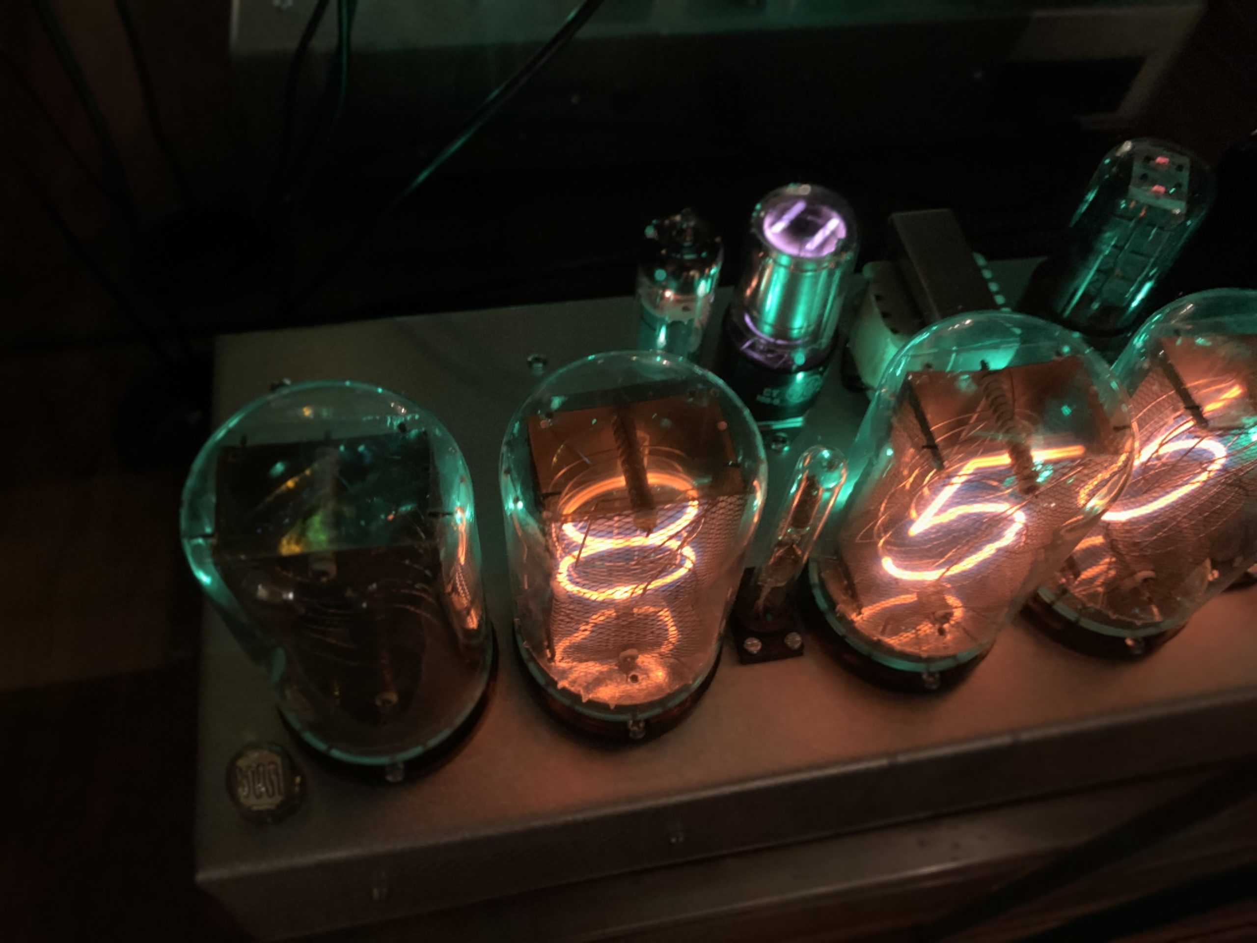 NL7037 Nixie Clock - nixies.us